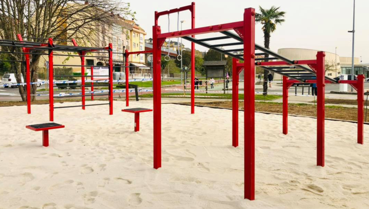 Novo parque de calistenia no paseo marítimo – Sadamaioría